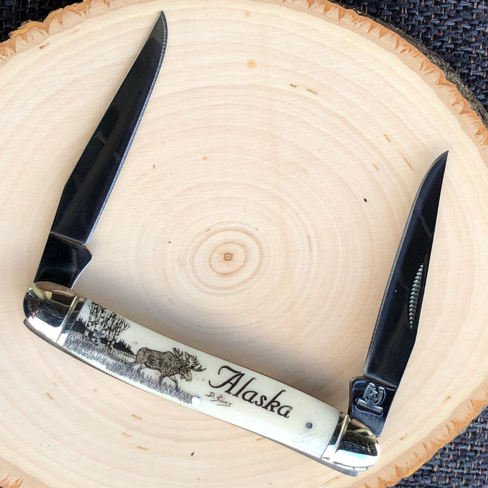 Scrimshaw Muskrat Pocket Knife - Moose – alaskangiftsandcollectibles