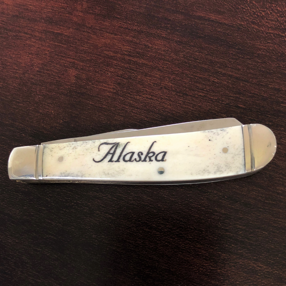 Scrimshaw Trapper Pocket Knife - Jumping Fish – alaskangiftsandcollectibles